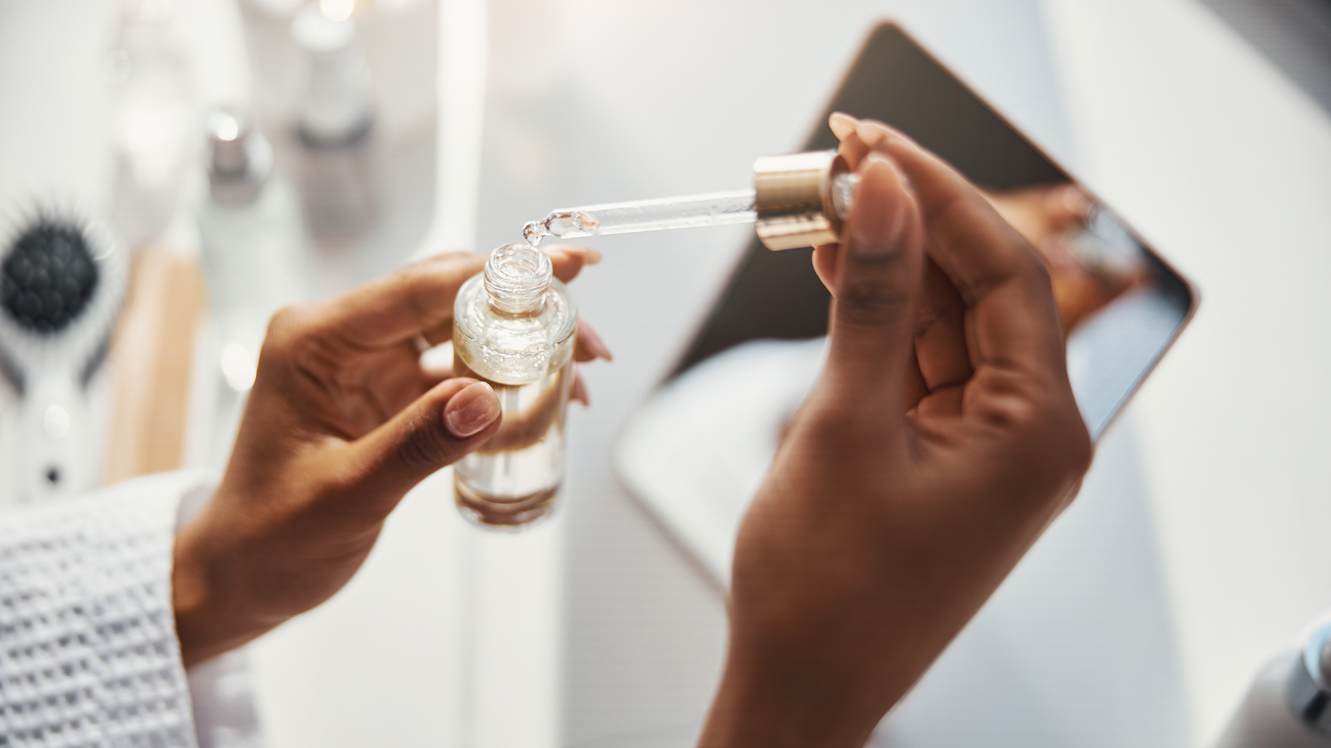 Beauty Experts Reveal the Ingredients and Techniques Ariana Grande ...