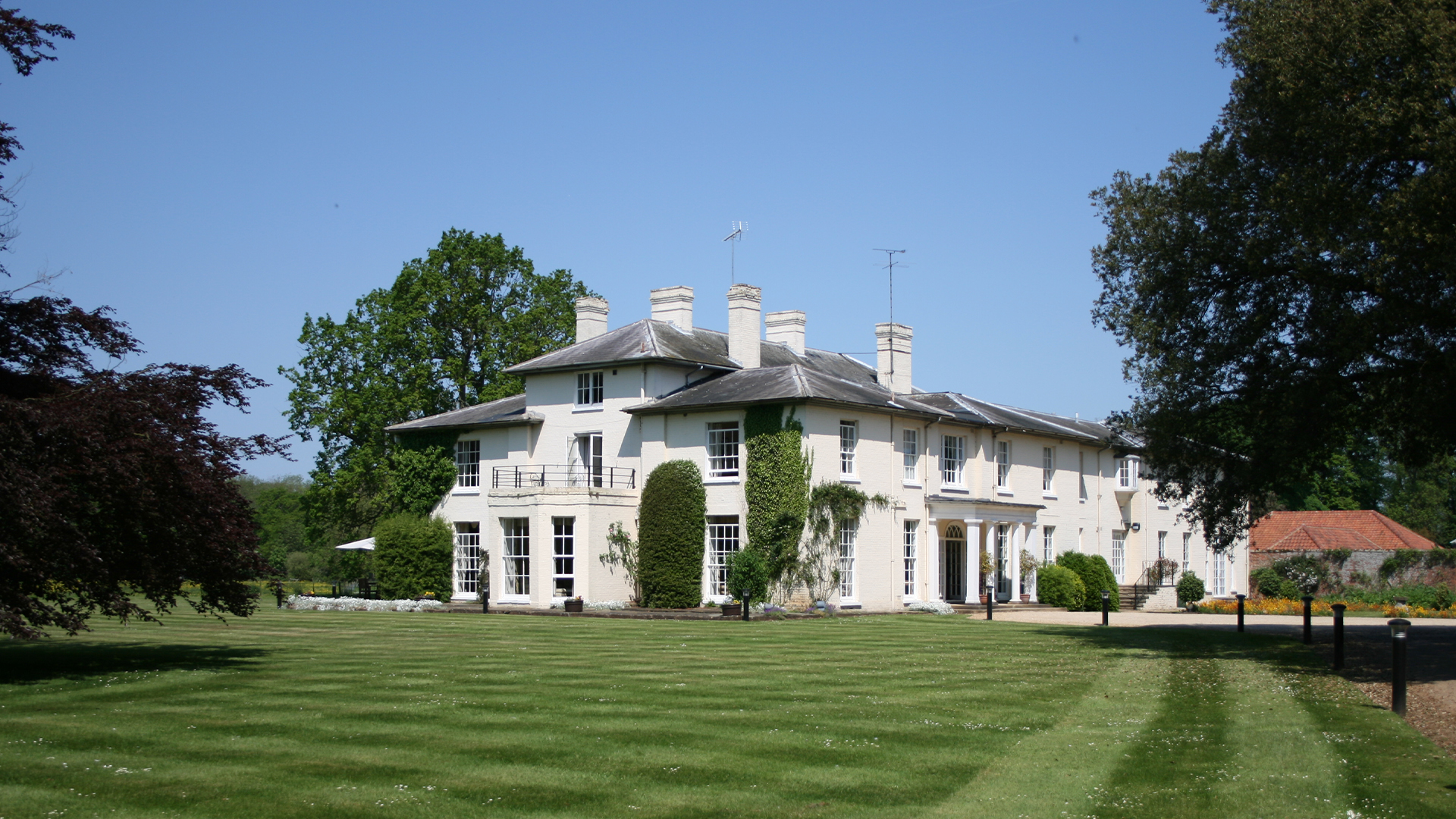 A Lavish Retreat: Unwinding at Congham Hall Hotel & Spa - LUXlife Magazine