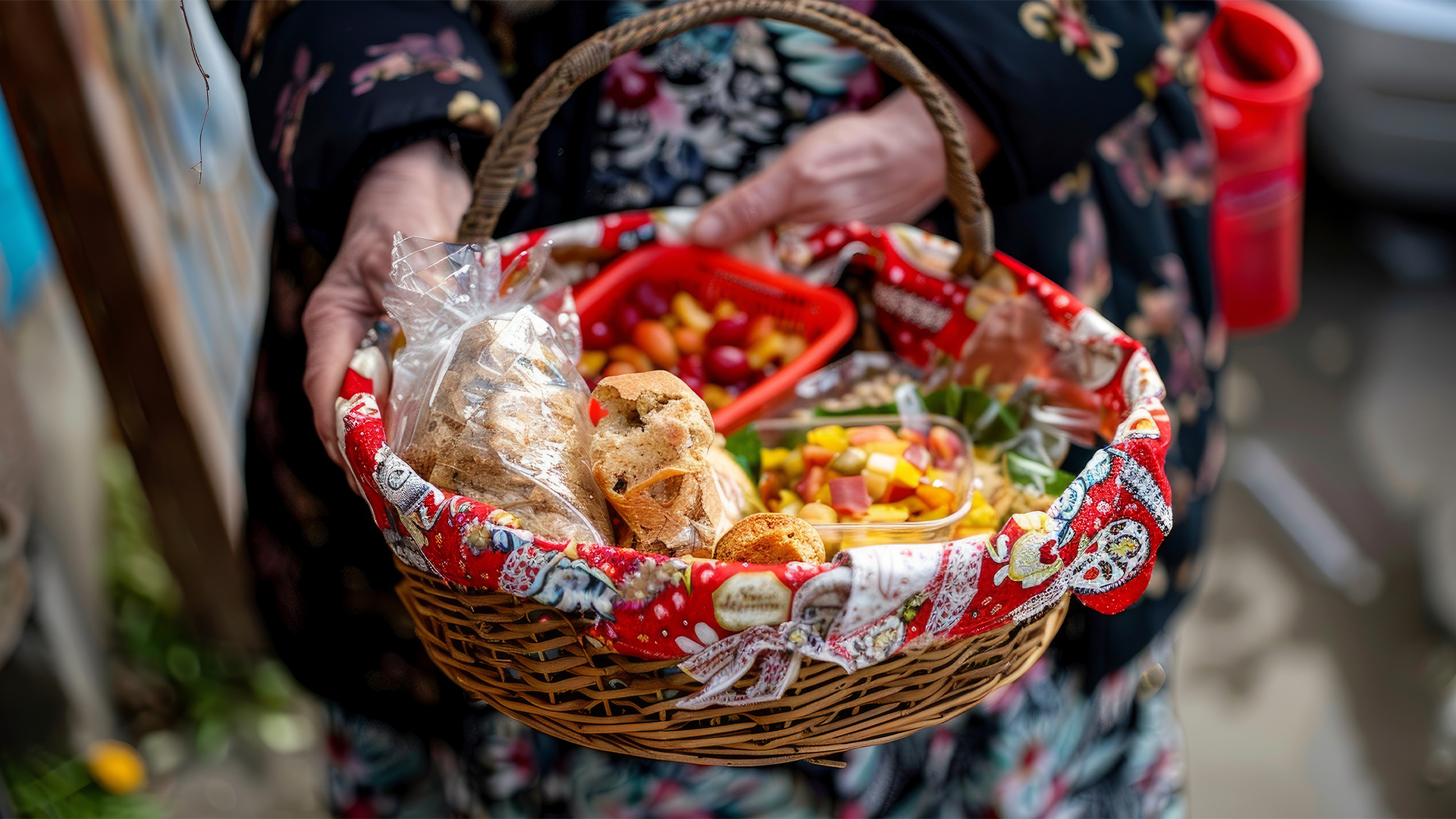 A Warm Welcome: The Best Housewarming Gifts for Foodies - LUXlife Magazine
